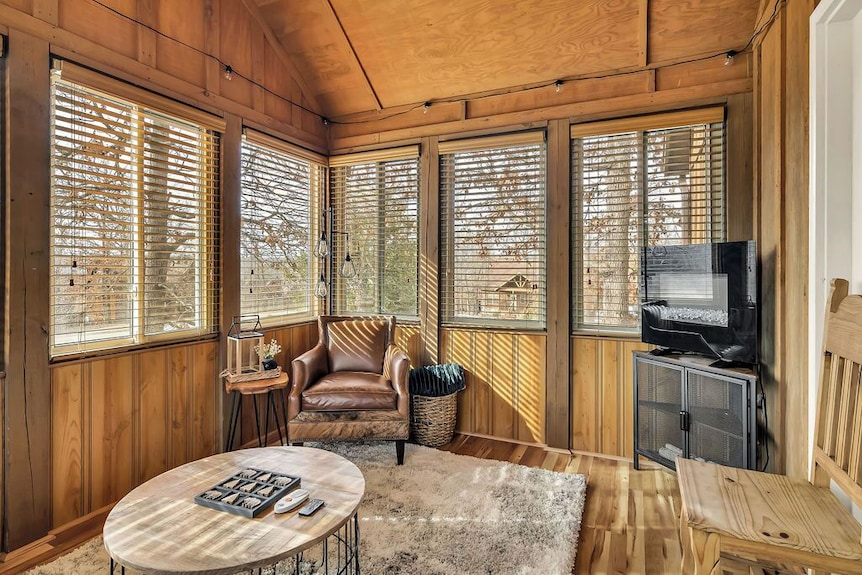 Minutes From Sdc! Fireplace! Scenic Wooded Views! Lake! - Table Rock Lake