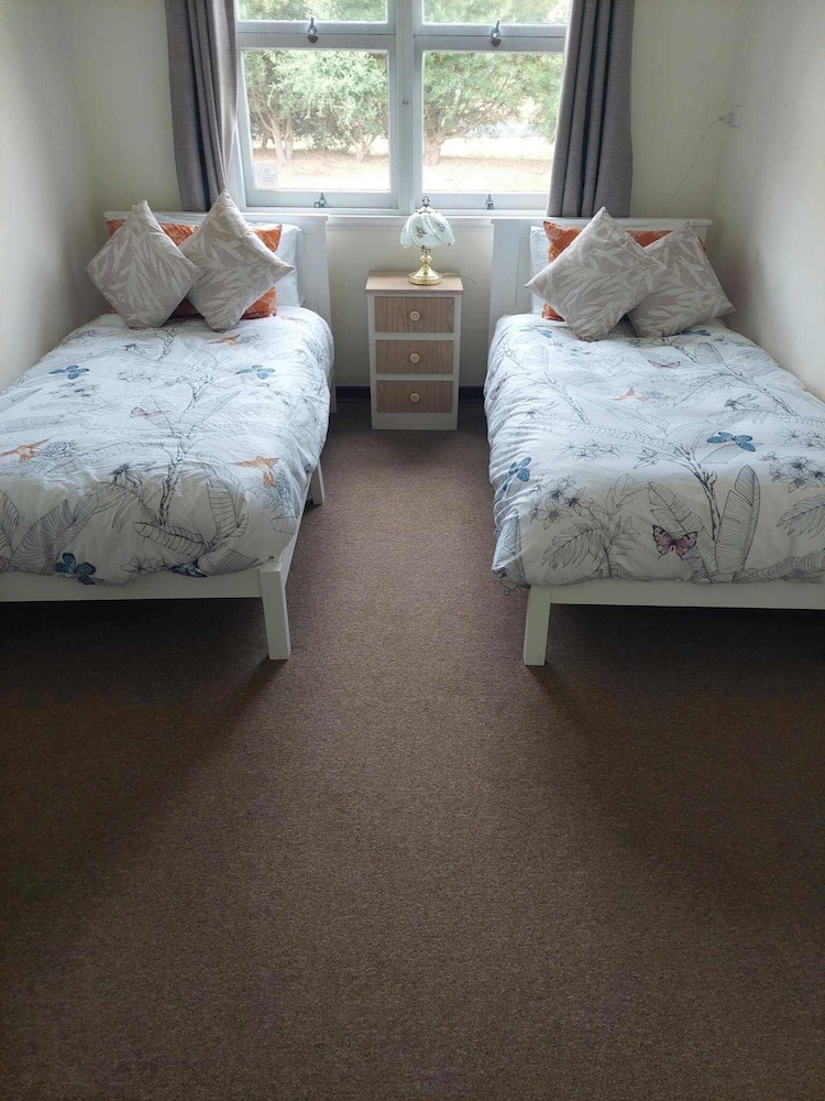Quaint Family Home In Walpole With Sleep-out - Walpole