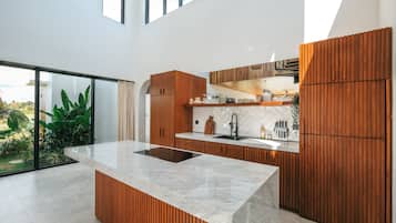Vila, 3 quartos | Cozinha privada | Geladeira, cooktop, talheres/pratos/utensílios de cozinha