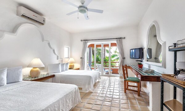 Zihuatanejo Resort Hotel - Zihuatanejo