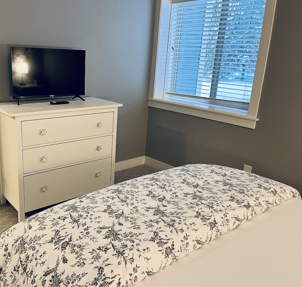 Bright 2 Bdrm, 13 Minutes From Silver Star/golf/lakes - Vernon, BC, Canada