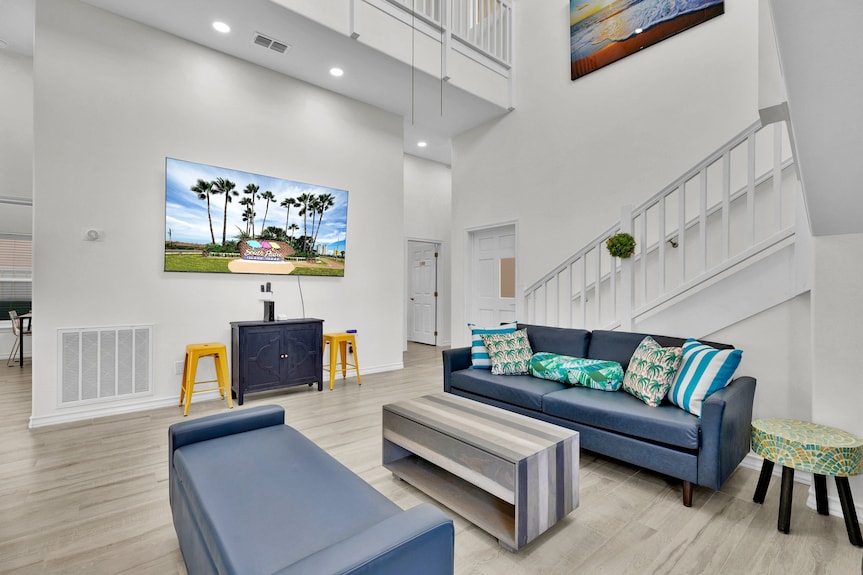 New Build! Direct Beach Access/rooftop 360 View/indoor Bball Court/10 En-suite/heated Pool & Hottub! - South Padre Island