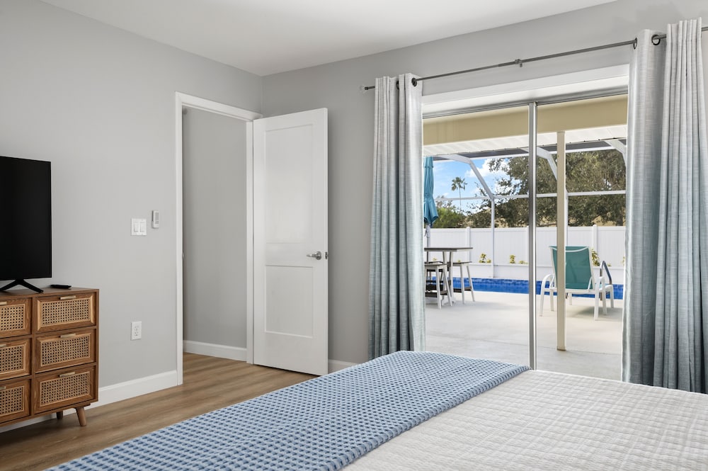 ⚓Blue Chill! Heated Pool Home W/grill! 15 Min Drive To The Beach!⚓ - Bradenton, FL