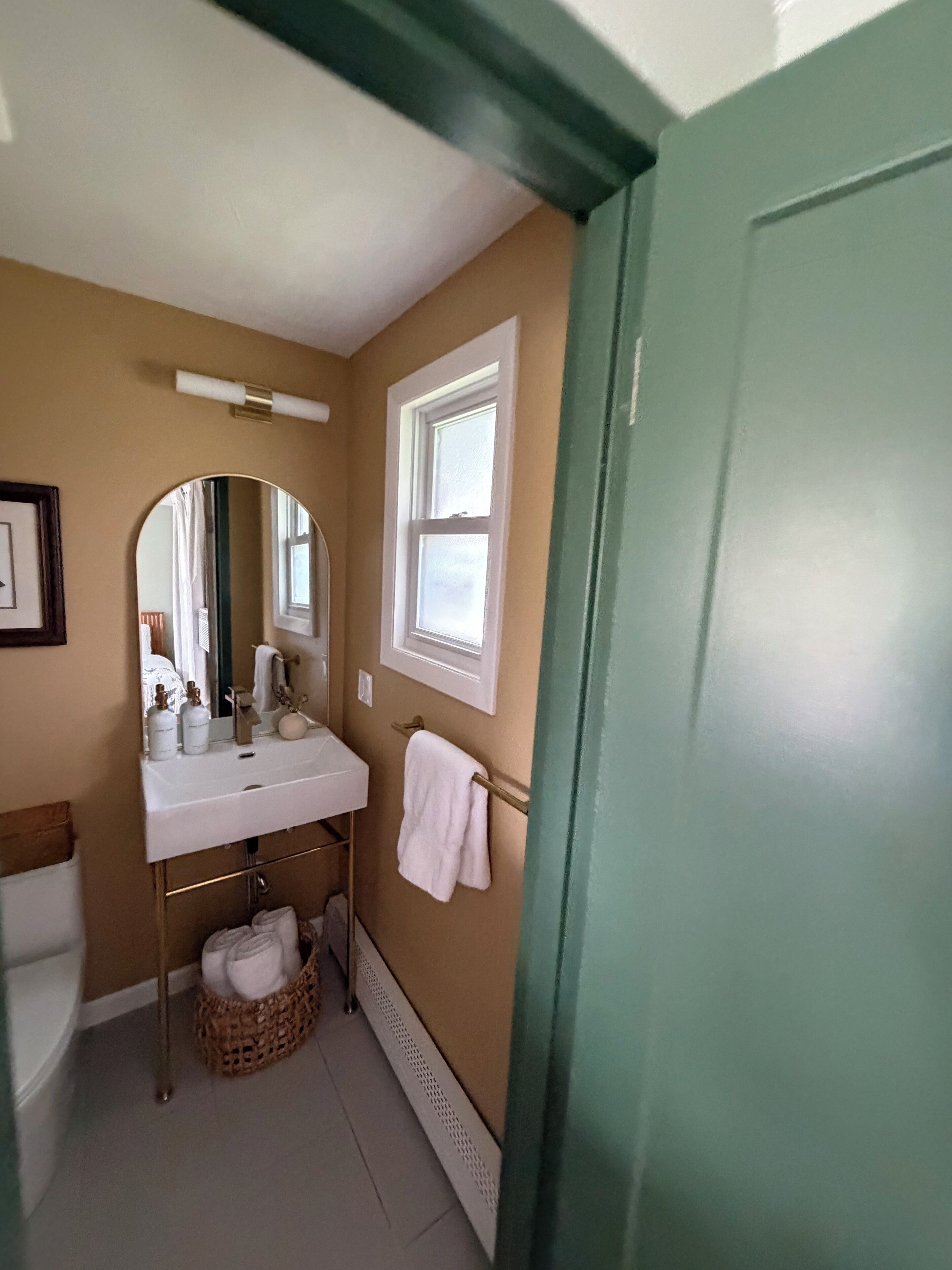 Quarto Comfort, vista para a montanha | Casa de banho | Uma combinação polibã/banheira, artigos de higiene pessoal grátis 