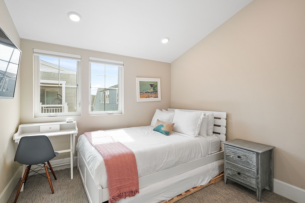 Modern Family Beach Home, Steps to Sand and Water, Air Conditioned ...