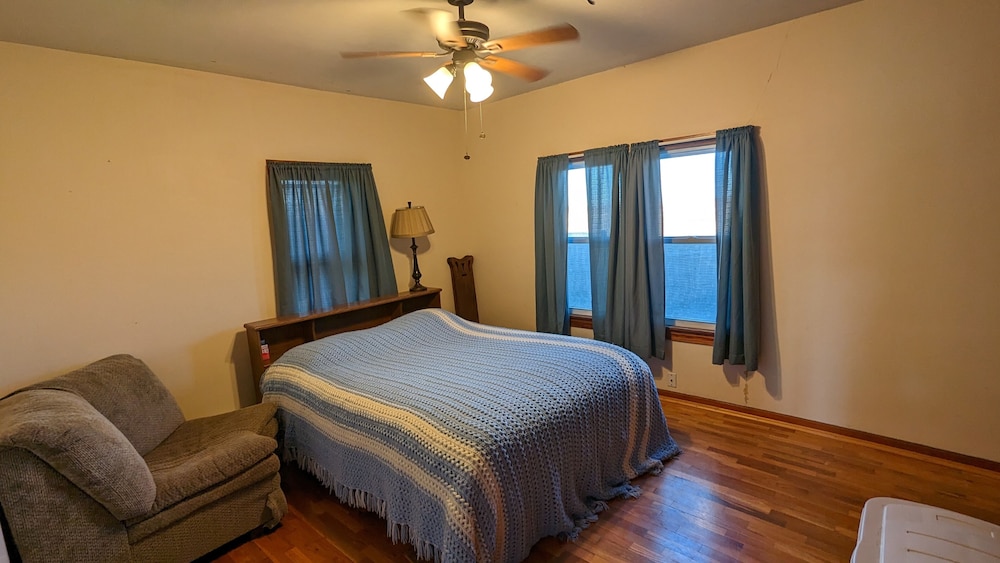 Sunflower Balloon Fest Retreat - Quiet & Spacious - Book May 9–11! - Kansas