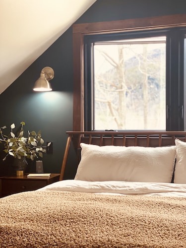 Classic New England Cabin With Hot Tub, Mountains, And River - New Hampshire (State)