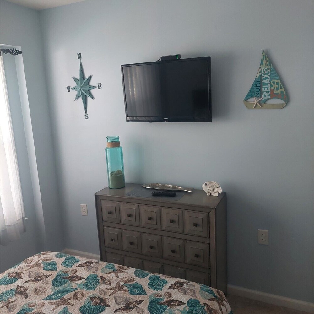 Beautiful condo - one block from the beach! - North Wildwood | Vrbo