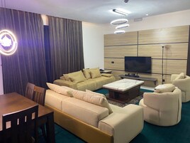 Suite-Estúdio Executiva | Cofre com capacidade para portátil, quartos insonorizados, Wi-fi grátis 