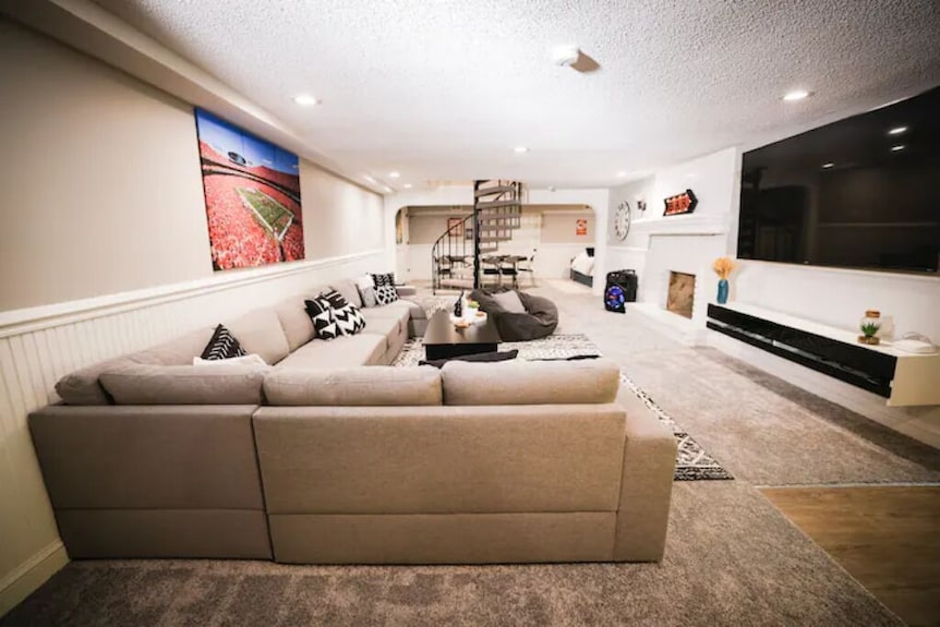 Luxury 5 Bedroom Home With Pool And 3 Acres Of Private Land! - オレイサ, KS