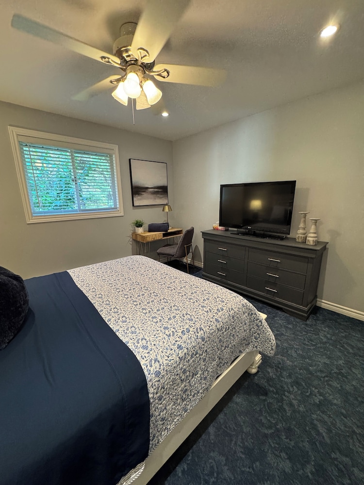 Cozy Cottage on Little Cameron Lake - Algonquin Highlands | Stayz