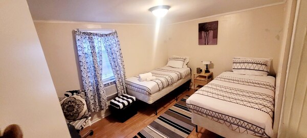 Room-black-white Rm By Yale U - New Haven, CT