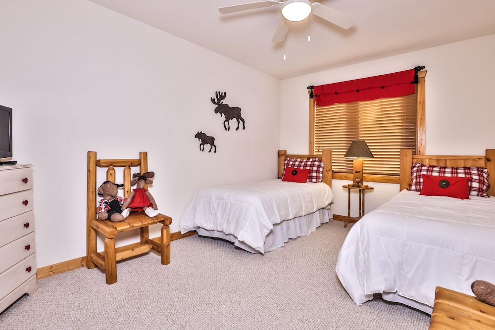 Minocqua Lake Condo! Walk 2 Downtown! Summer Weeks Available! Dock Available! - Minocqua, wI