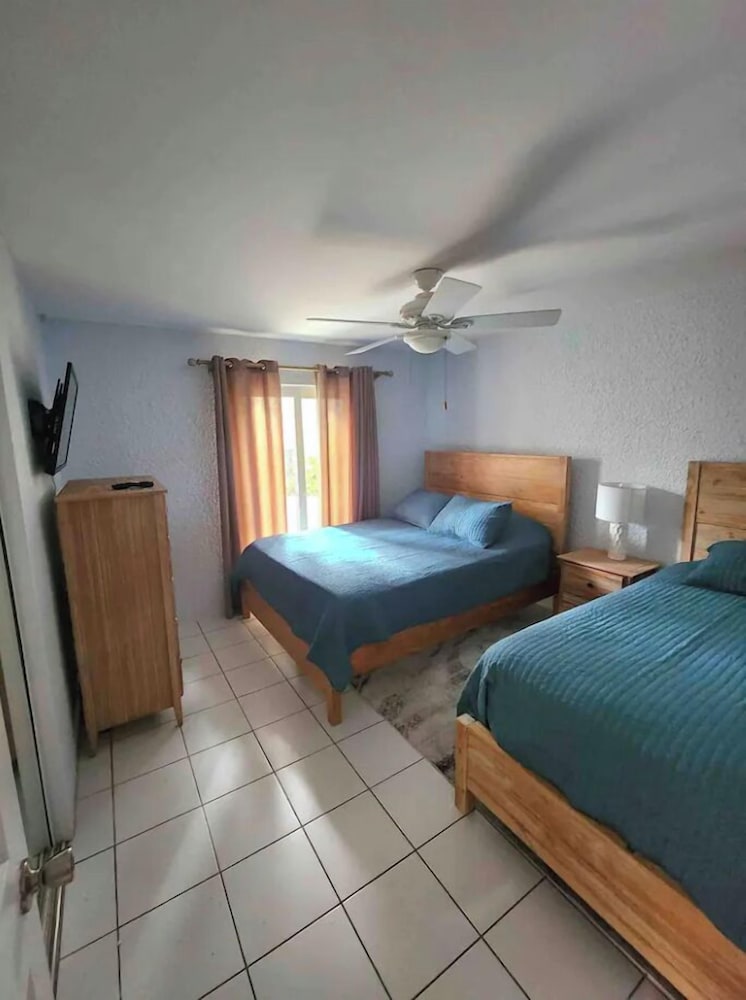 Resort Style Ground Floor Condo Steps From The Beach - ケイマン諸島
