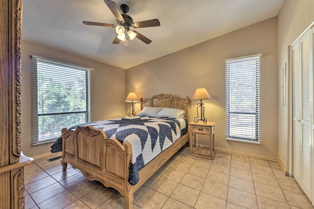 All-Season Alto Getaway w/ Fire Pit & Deck! - Alto | Vrbo
