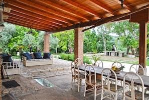 Villa, 4 quartos, fumadores, pátio | Terraço/pátio interior