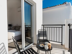 Villa, 3 quartos, varanda, vista para a piscina | Terrenos do alojamento