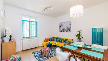Apartamento (Standard One Bedroom Apartment with T) | Sala de estar | TV