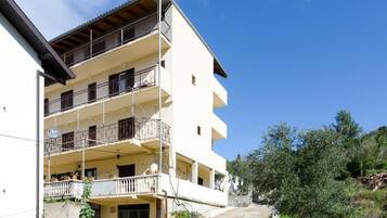 Estúdio (Studio Apartment) | Fachada
