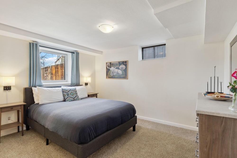 Amazing Apartment | Steps From Downtown Littleton - University of Denver, Denver