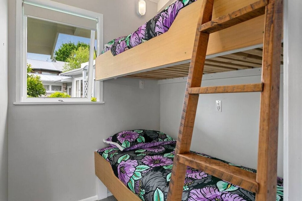 79 Rainbow · Kiwiana Cottage 1 Minute Walk To The Lake - Taupō