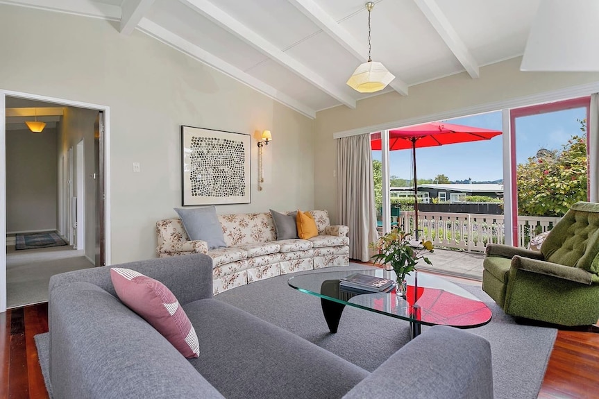 Kiwiana Cottage 1 Minute Walk To The Lake - New Zealand