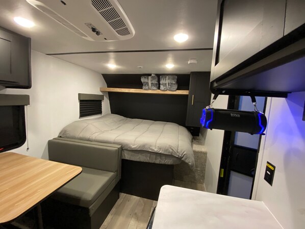 Family & Couple Friendly 1 Bedroom Camper/RV – Avis, offres et photos ...