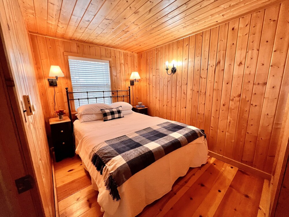 Serene Cottage Retreat on Lake Nowland in Charlevoix - Charlevoix ...