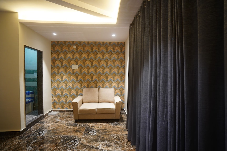 Pool Parties,garden Parties, With 5 King Size Bed Rooms And A Massive Huge Pool. - Hyderabad