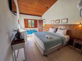 Quarto triplo superior | Frigobar, quartos à prova de som, Wi-Fi de cortesia, roupa de cama