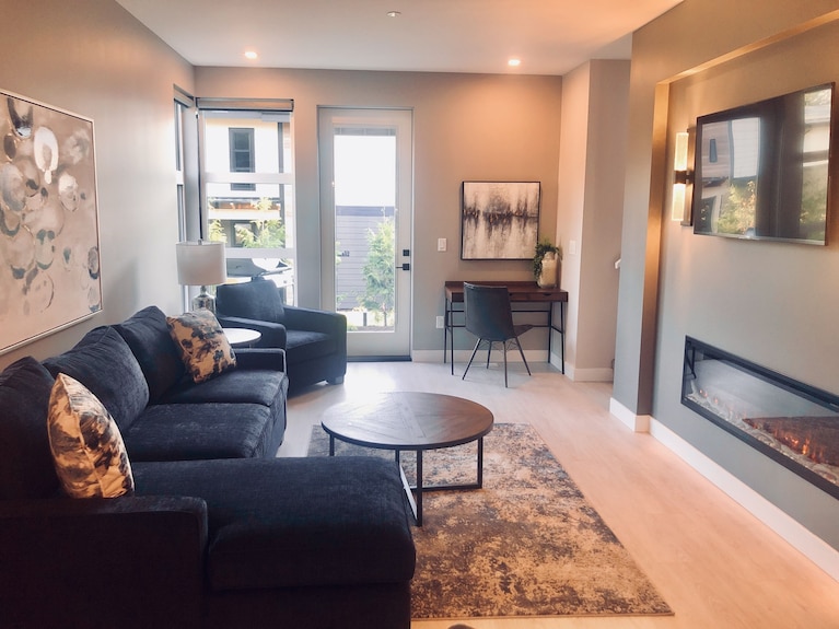 Luxury Townhouse On Rathtrevor Beach With Pool - Vancouver Island