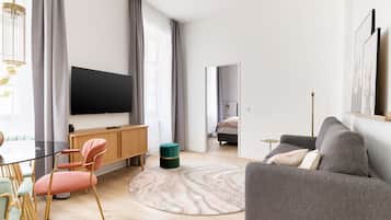 Autograph One-Bedroom Suite | Área de estar | Smart TV 50 polegadas com canais via satélite, TV