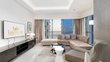 Apartamento de Luxo | Sala de estar | Televisor LED de 55 polegadas com canais por cabo, televisor