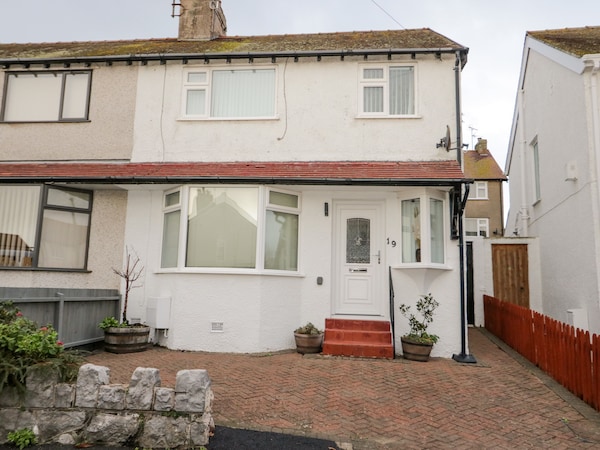 The Crescent Escape - Rhos on Sea