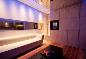 Quarto luxo | Frigobar, cortinas blackout, Wi-Fi de cortesia, roupa de cama