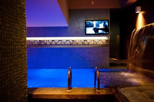 Quarto luxo | Frigobar, cortinas blackout, Wi-Fi de cortesia, roupa de cama