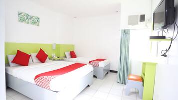 Quarto Triplo Standard | Cofre no quarto, Wi-fi grátis, roupa de cama fornecida