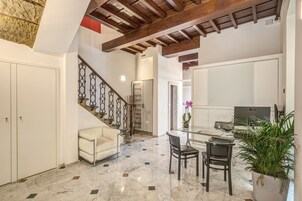 Área de estar no saguão