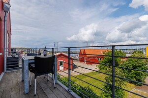 Ferielejlighed - 2 soveværelser - køkken - delvis havudsigt (Sengelinned og håndklæder eksklusiv) | Terraço/pátio