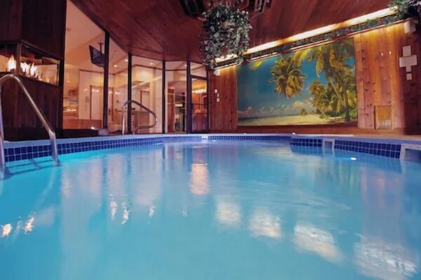 Sybaris Pool Suites Mequon - Milwaukee, WI