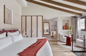 Quarto | Minibar, cofre com capacidade para portátil, quartos insonorizados