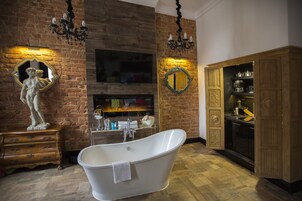 Apartamento Royal | Lençóis de algodão egípcio, com decoração personalizada, secretária 