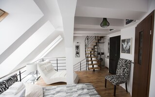 Apartamento, 2 quartos | Área de estar | TV LED, lareira, DVD player