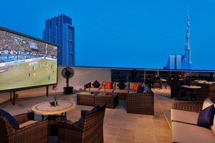 Bar à beira da piscina