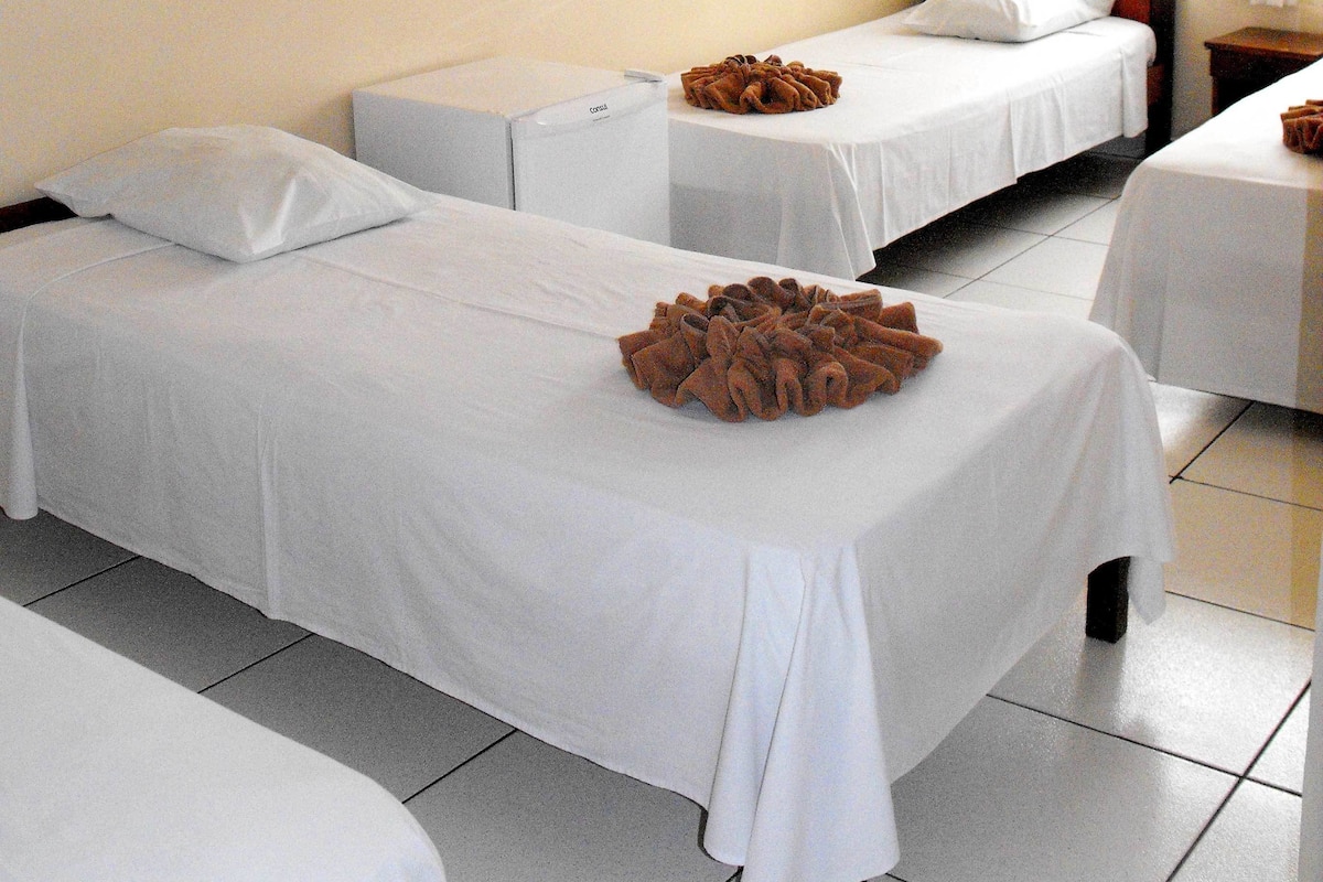Quarto triplo standard | 1 quarto, Wi-Fi de cortesia