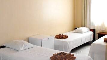 Quarto triplo standard | 1 quarto, Wi-Fi de cortesia