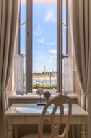 Quarto Duplo, vista para o porto | Cofre no quarto, secretária, ferro/tábua de engomar, Wi-fi grátis 