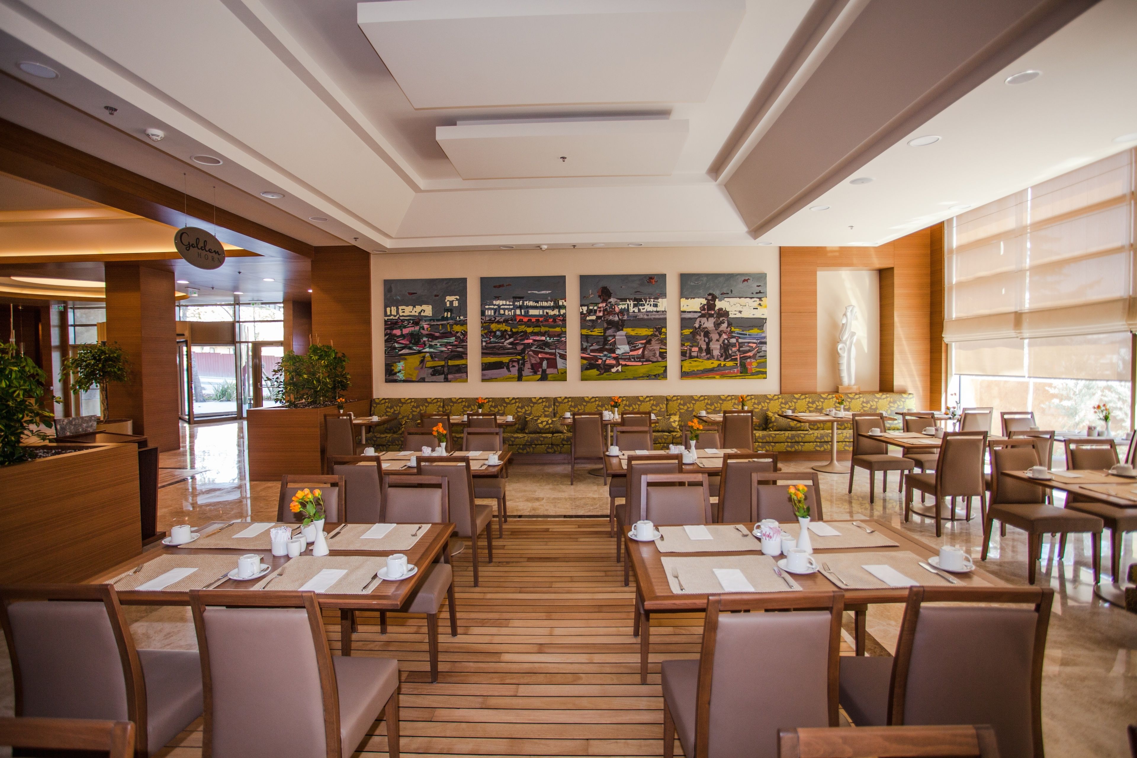 2 restaurantes, pequenos-almoços servidos, cozinha internacional 