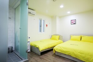 Edredões de penas, Wi-fi grátis, roupa de cama fornecida 