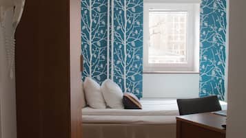 Quarto Individual | Cofre no quarto, com decoração personalizada